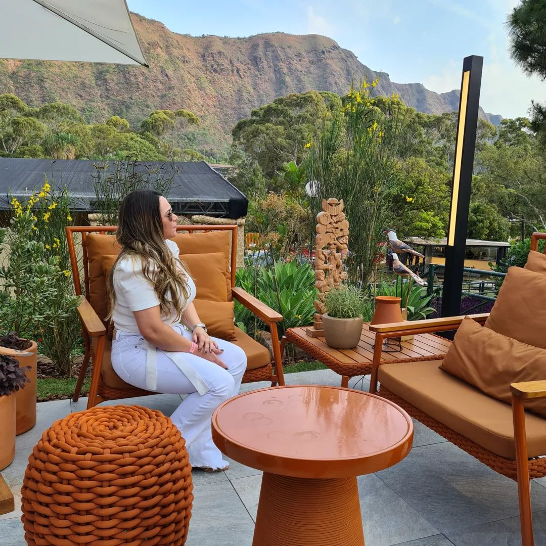 Kelly Kotai Arquitetura e Design de Interiores – Toth Móveis